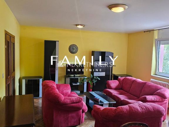 Izdaje se trosoban stan na Novom Naselju, 87m2, 550e