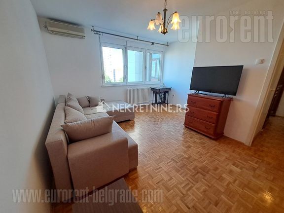 #49478, Izdavanje, Stan, CRVENI KRST, 500 EUR