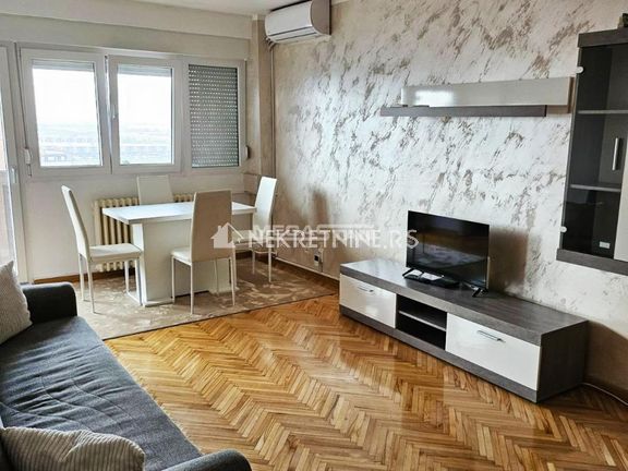 Blok 45, TC Enjub, kompletno renoviran, 2.5, bez ulaganja