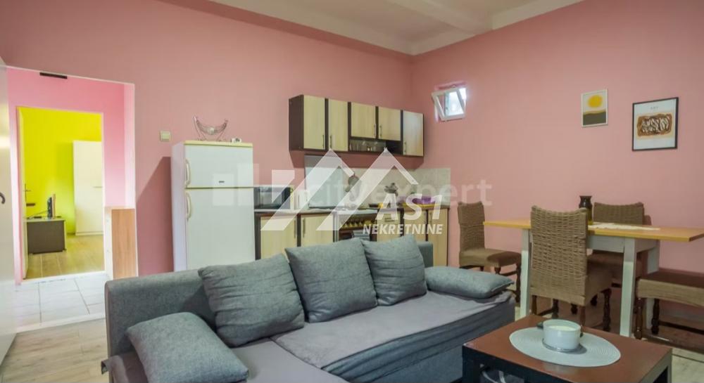 IZDAJE SE DVOSOBAN STAN U CENTRU ID#3971 350 €