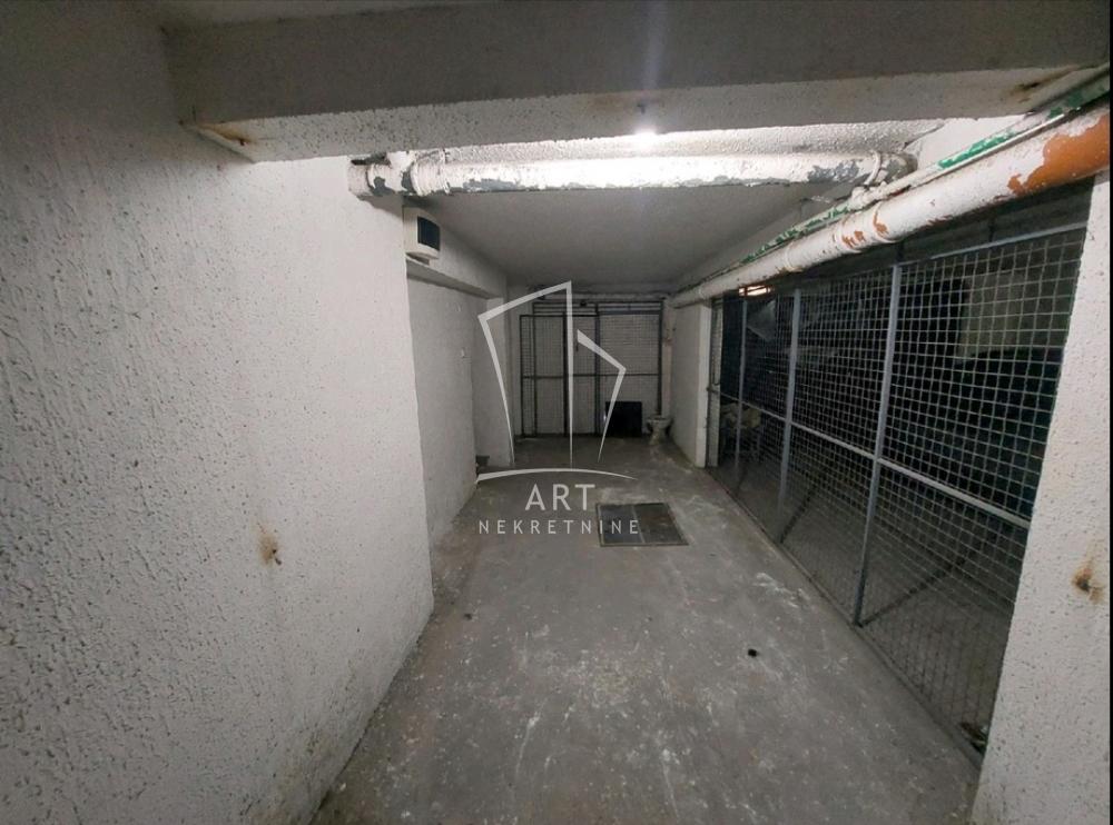 Garaža u Godpodara Vučića ID#12581 100 €