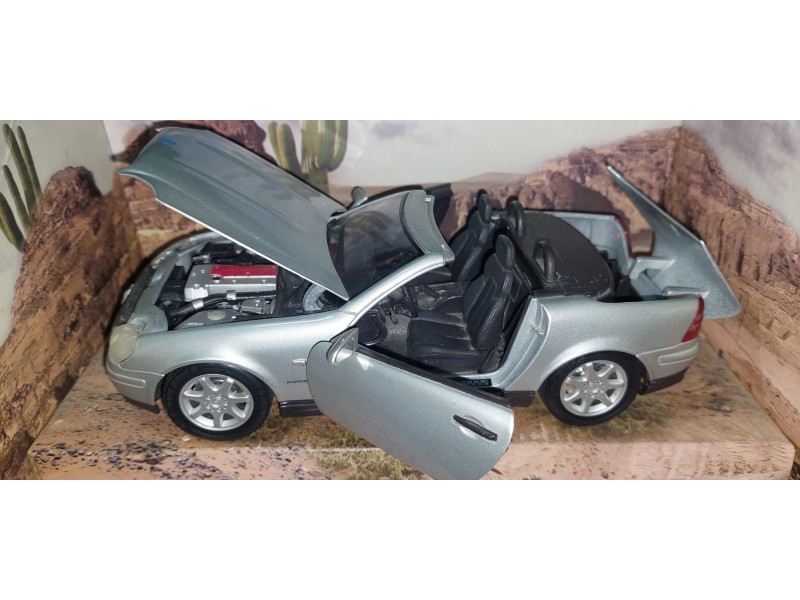 Maisto Mercedes-Benz SLK 230 1:18