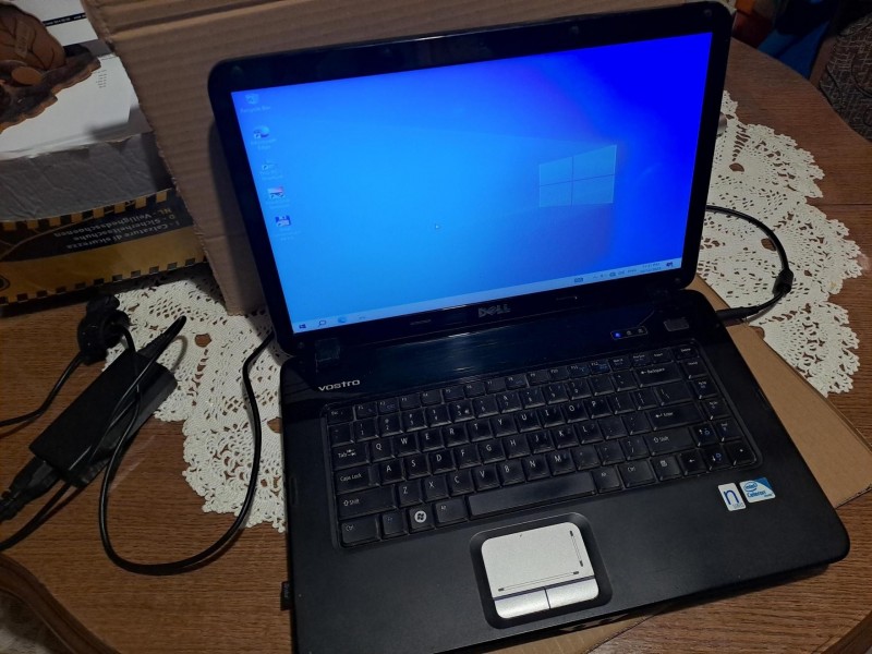DELL Vostro 1015 + punjač