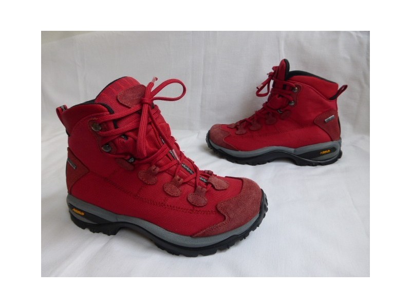 KAO NOVE, ORG. ASOLO, GORE TEX, VIBRAM, EXTRA CIZMICE36