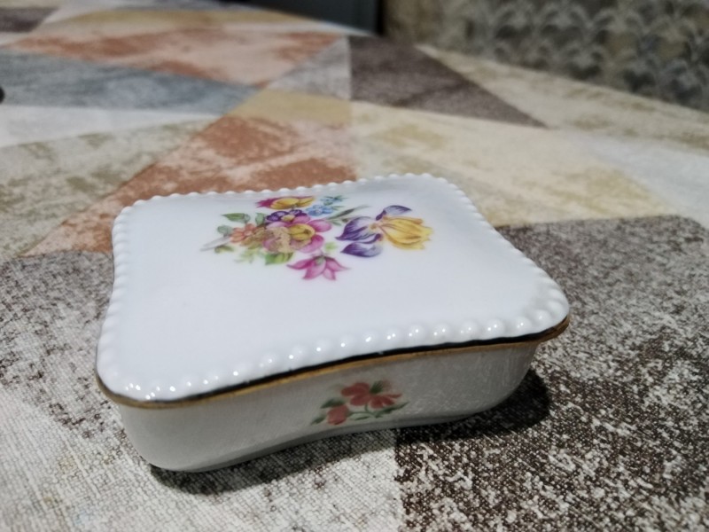Porcelan kutija šatula 7x5