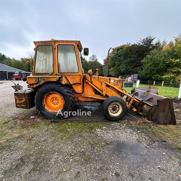 Prodaje se Ford 550 traktor točkaš na aukciji