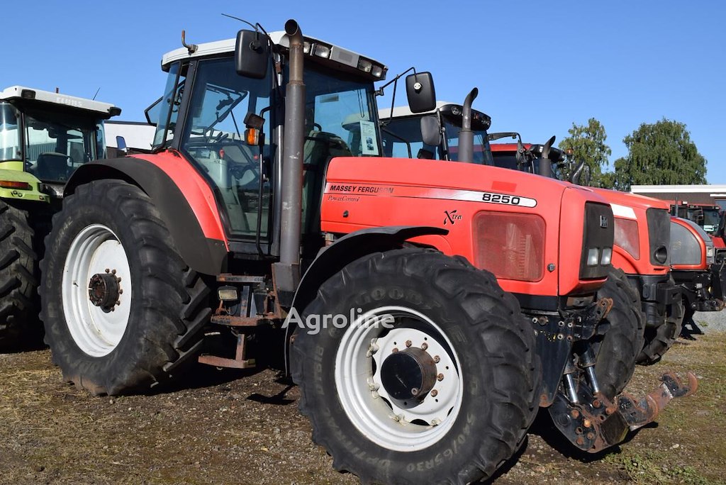 Massey Ferguson MF 8250 traktor točkaš