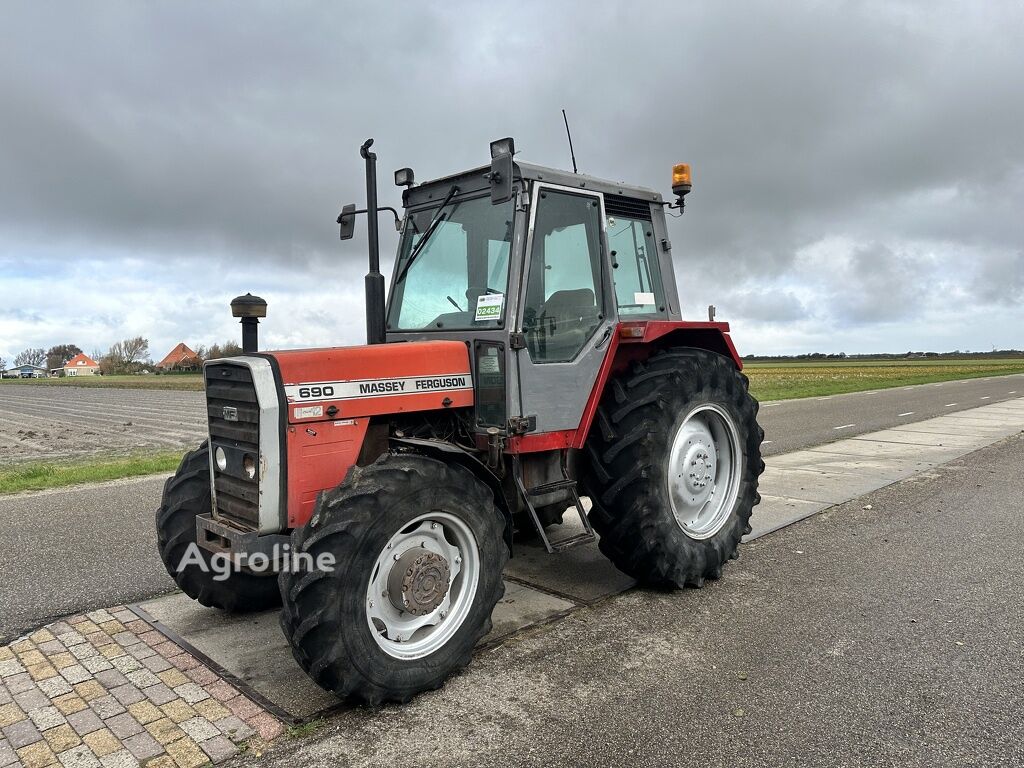 Massey Ferguson 690 traktor točkaš