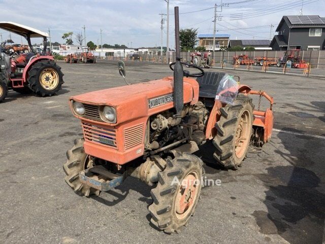 Kubota TRACTOR(Kubota) mototraktor