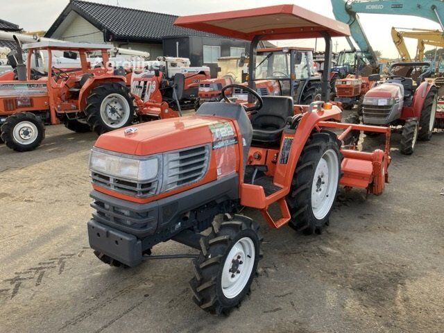 Kubota TRACTOR(Kubota) mototraktor