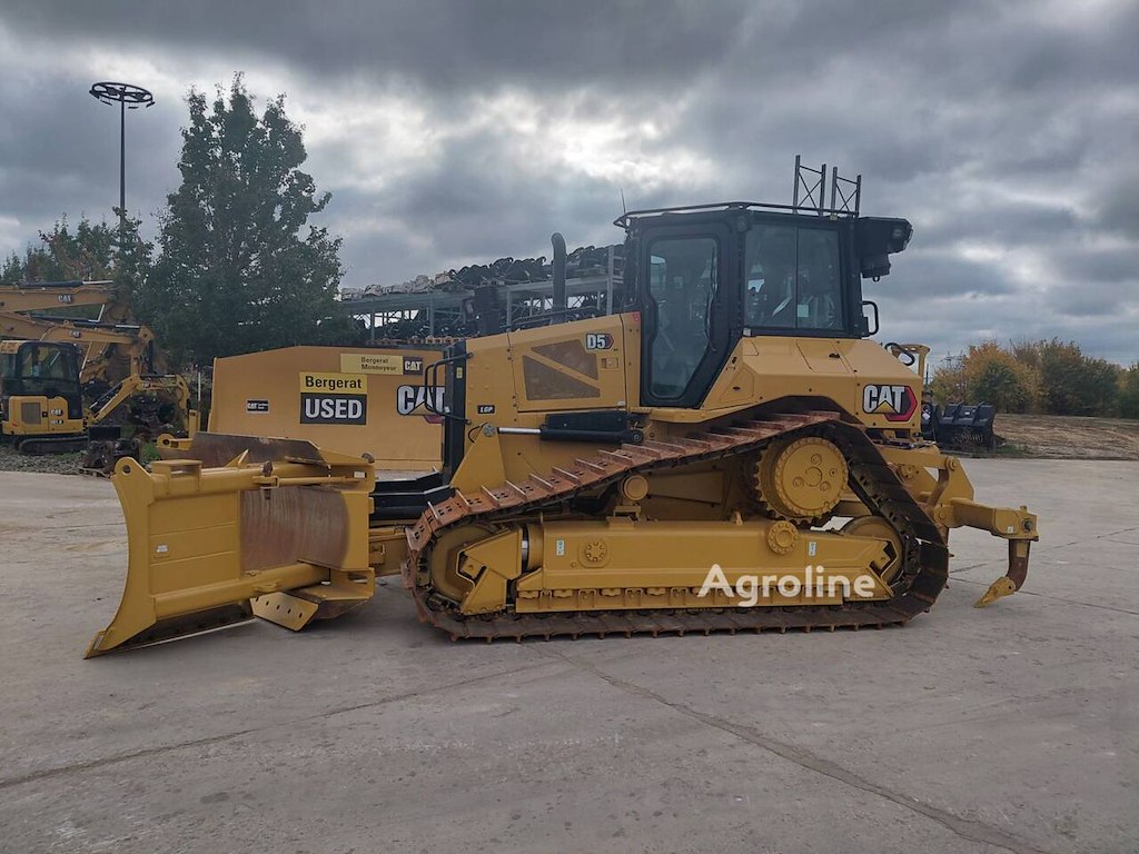 Caterpillar D5 traktor guseničar