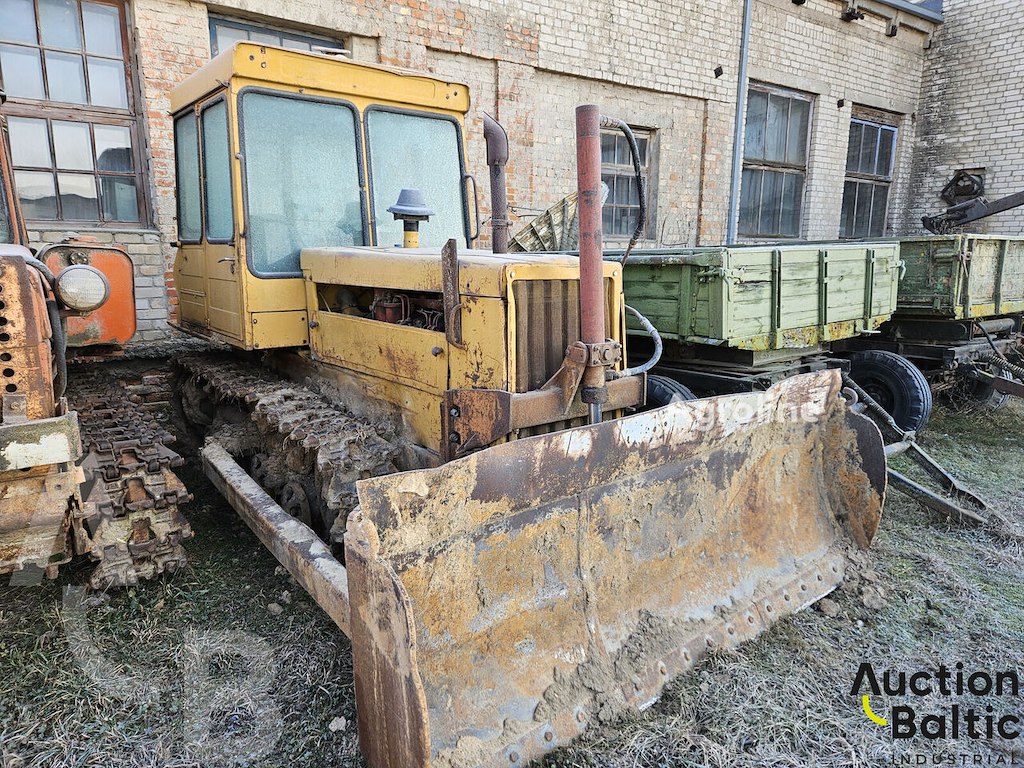 Prodaje se DT-75 traktor guseničar na aukciji