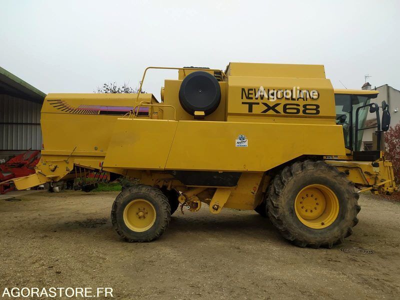 Prodaje se New Holland TX68 kombajn za žito na aukciji