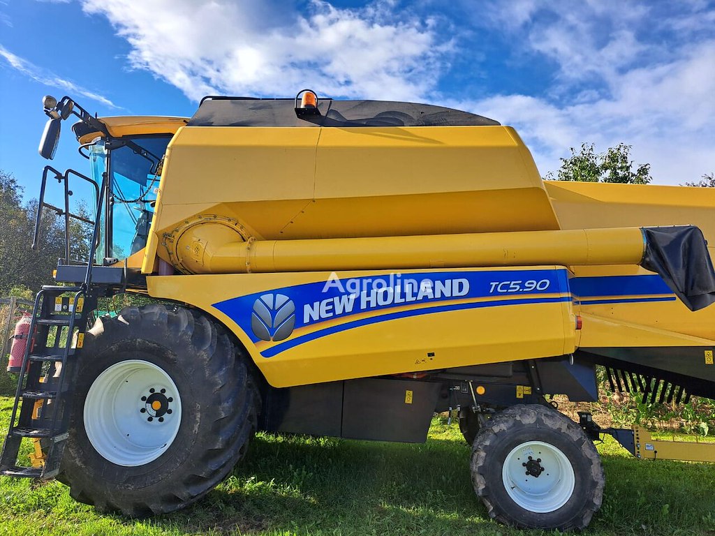 New Holland TC5.90 kombajn za žito