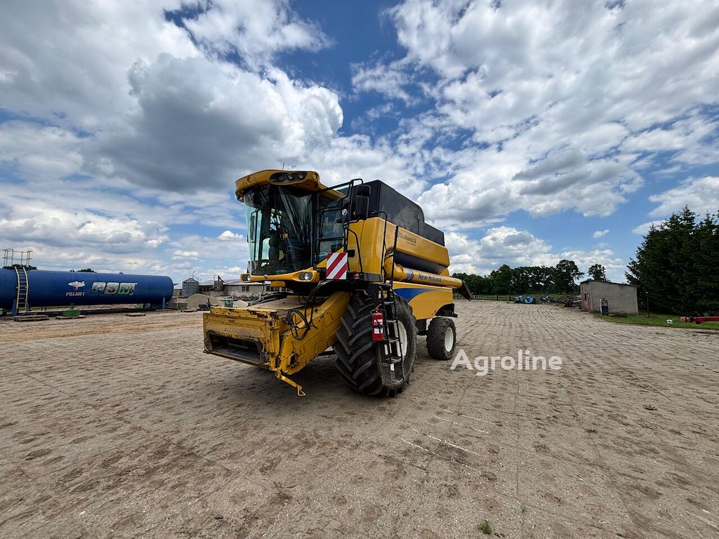 New Holland CSX7070 kombajn za žito