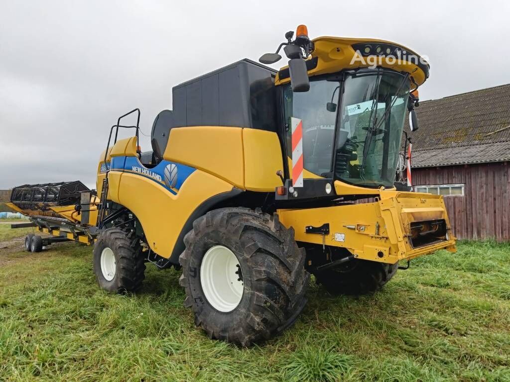 New Holland CX6.80 kombajn za žito