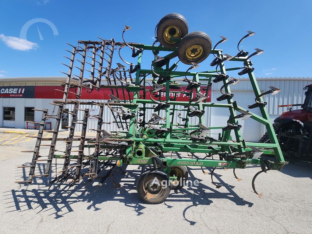 John Deere 980 kultivator