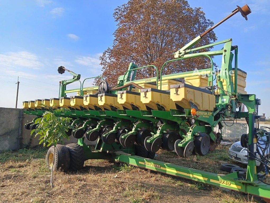 John Deere 1740 pneumatska precizna sejalica