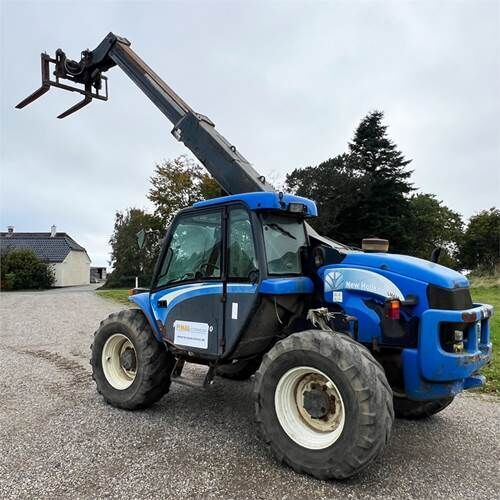 Prodaje se New Holland LM435 A poljoprivredni utovarivač na aukciji