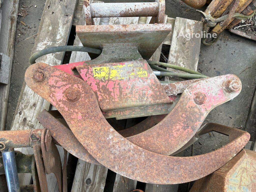 Prodaje se hydraulisk hvataljku za trupce na aukciji
