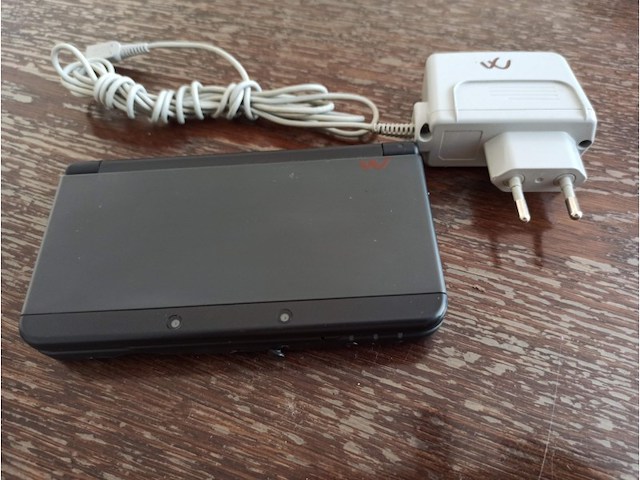nintendo 3dsxl,new konzola i punjac olovka sve ispravno