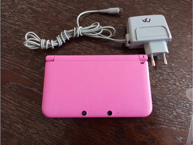 nintendo 3dsxl,konzola i punjac ,olovka sve ispravno