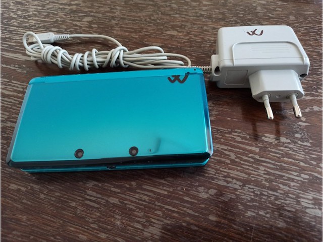 nintendo 3ds,konzola i punjac sve ispravno