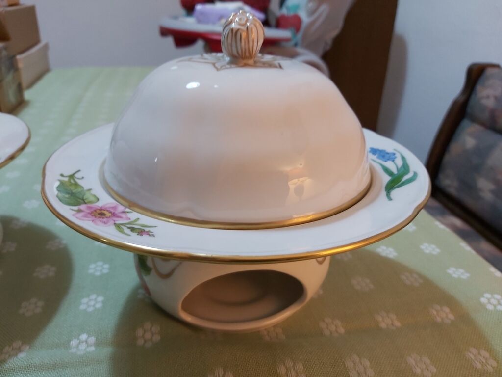 Porcelanski set za posluživanje sa poklopcem i podlogom sa grejačem -