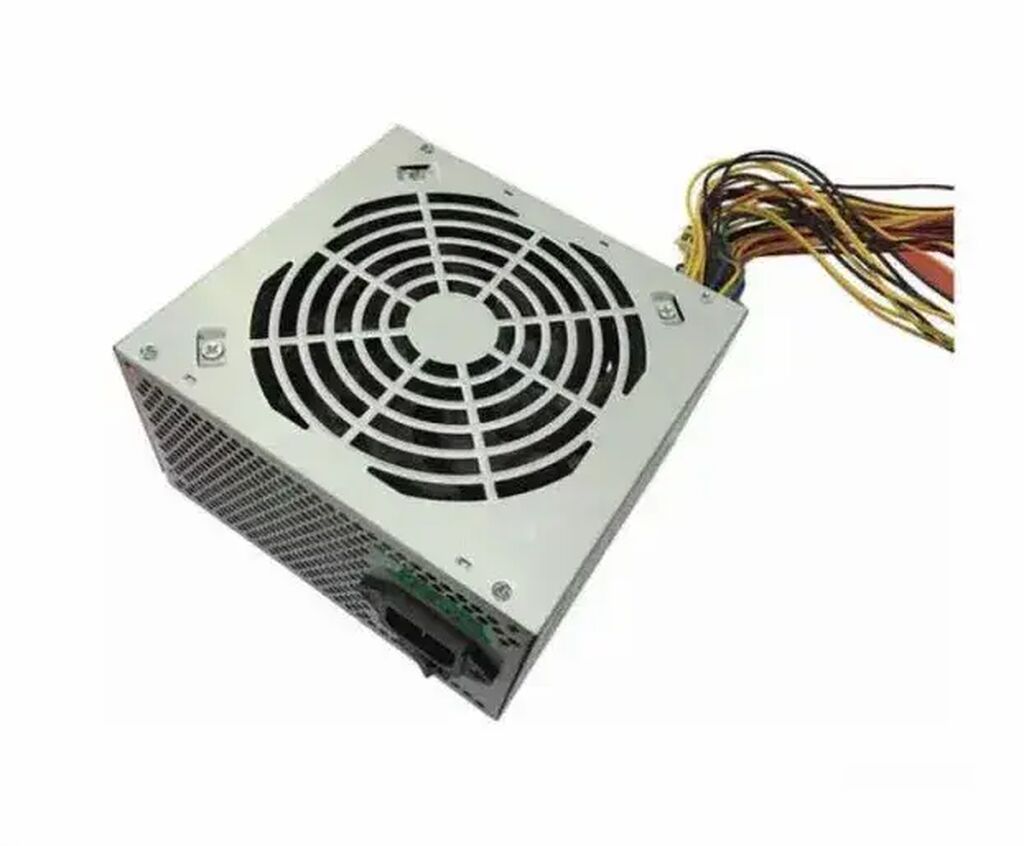 Tip Standardno Oblik (Form factor) ATX (PS2) Izlazna snaga 700 W PFC