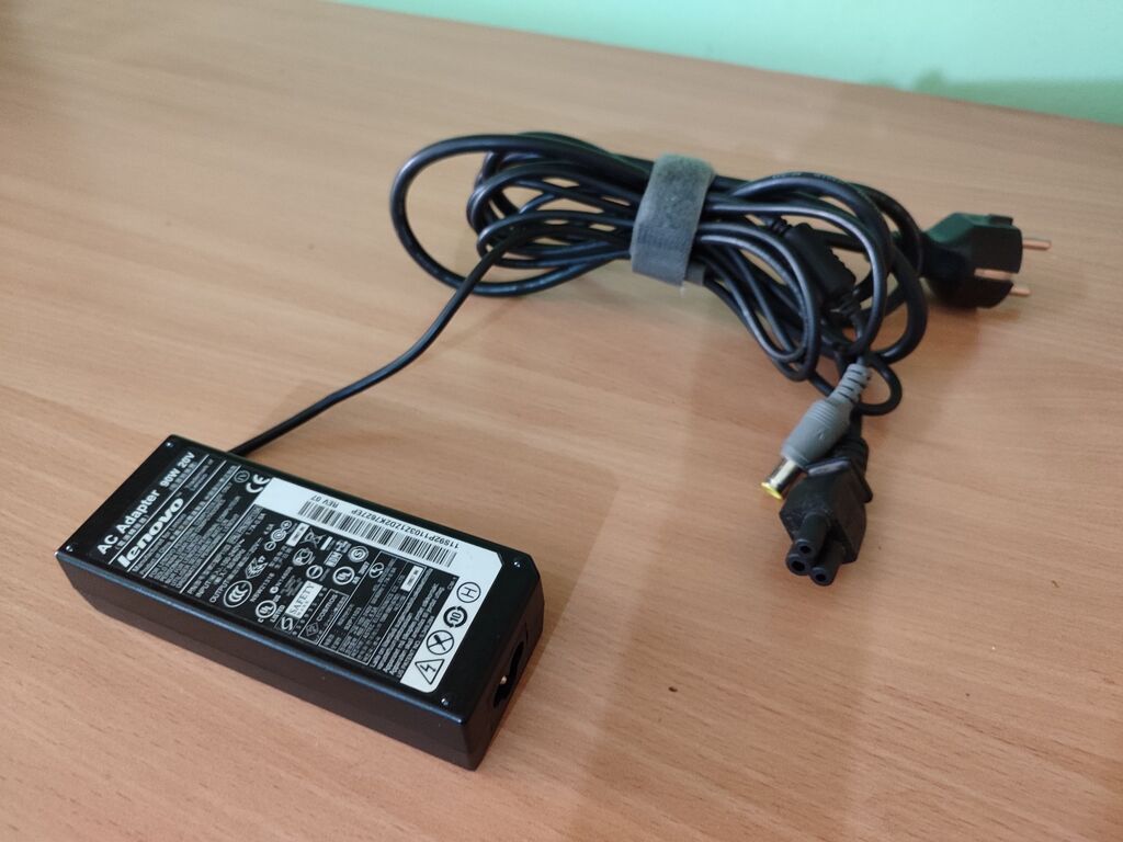 Lenovo punjac 90W Output: 20V 4.5A 90W Konektor: 7.9 * 5.5 mm Bez