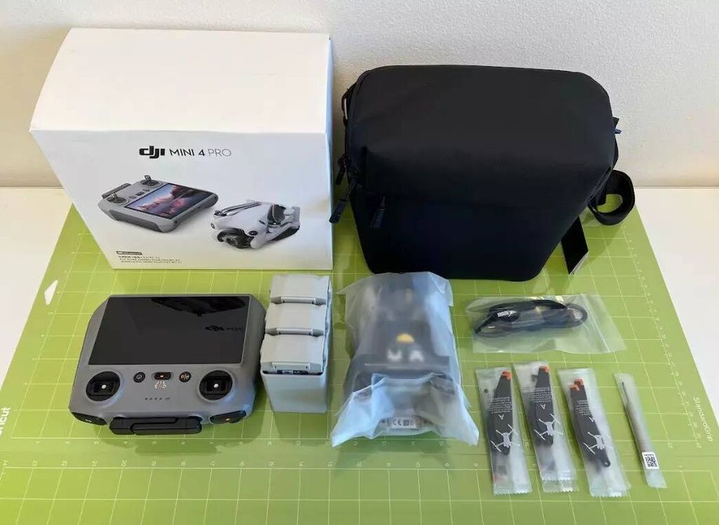 DJI Mini 4 Pro – komplet Fly More sa RC 2 kontrolerom sa ekranom