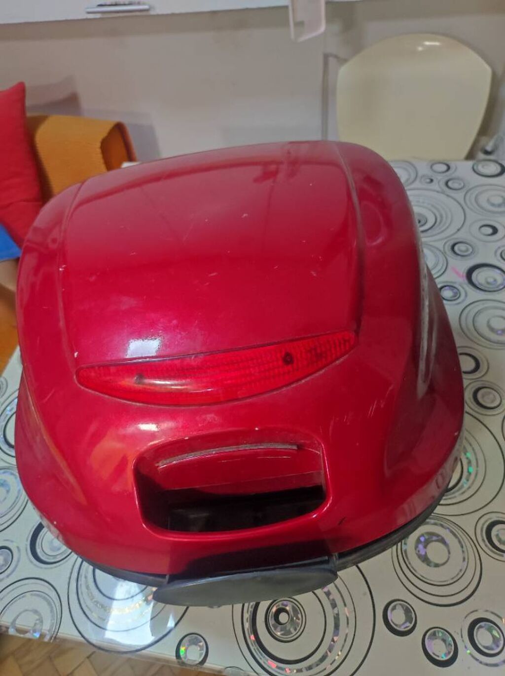 Moto kofer (top case) za skuter/motor – crvene boje. bez bravice -
