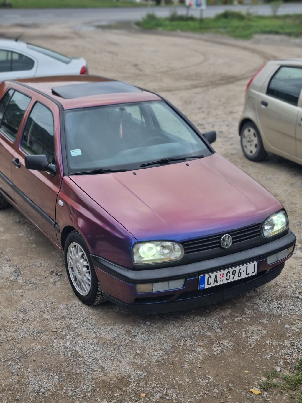 Volkswagen Golf 3, hečbek sa 5 vrata. Na autu odradjena komplet