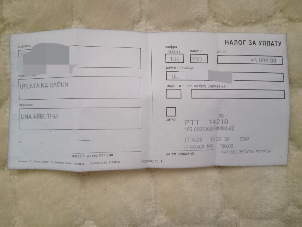 OPREZ PREVARANT.KUPILA JE OD MENE HERMES TORBU.POSTO JOJ JE BIO SKUP
