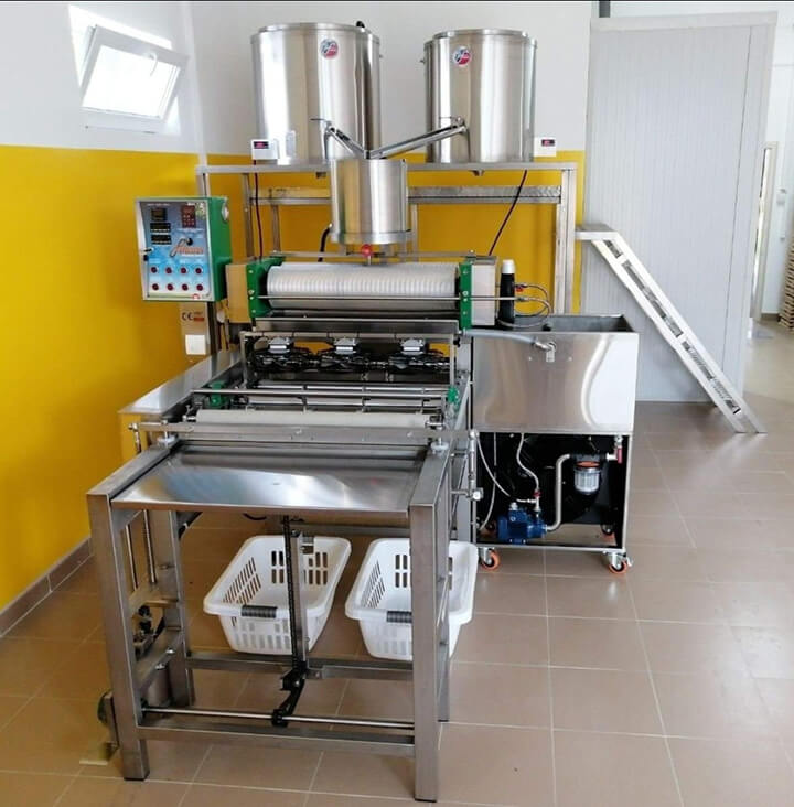 Linija za izradu satnih osnova 40-50 kg/h – Automatska – Dva duplikatora 300l sa postoljem