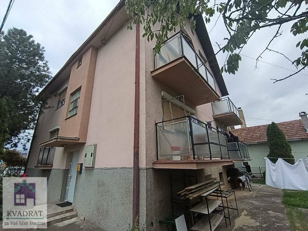 Vertikala porodične kuće 212 m² + pomoćni objekat 69 m², Barič, Obrenovac