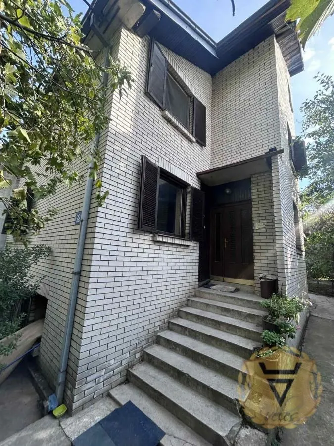 Izdavanje, kuća, 200m2, Medaković, Beograd