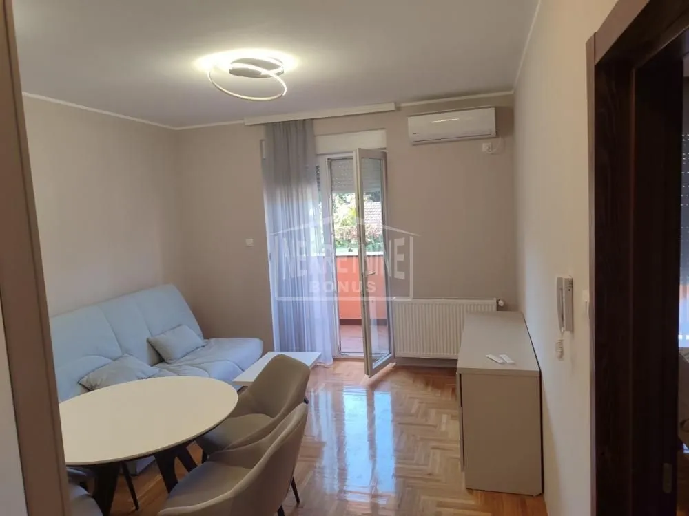 Prodaja, dvosoban stan, 40m², Centar, Subotica