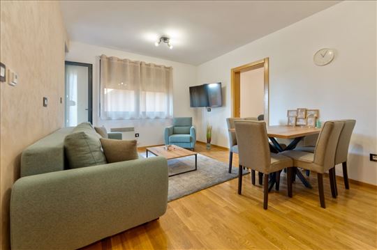Krfska, Lux apartman 43 m2, garaža 12 m2