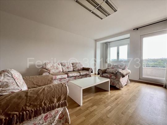 Izdavanje stana Bokeljska 90m2