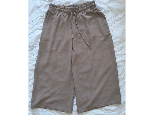 Svetlobraon pantalone ispod kolena S-M, nenošene
