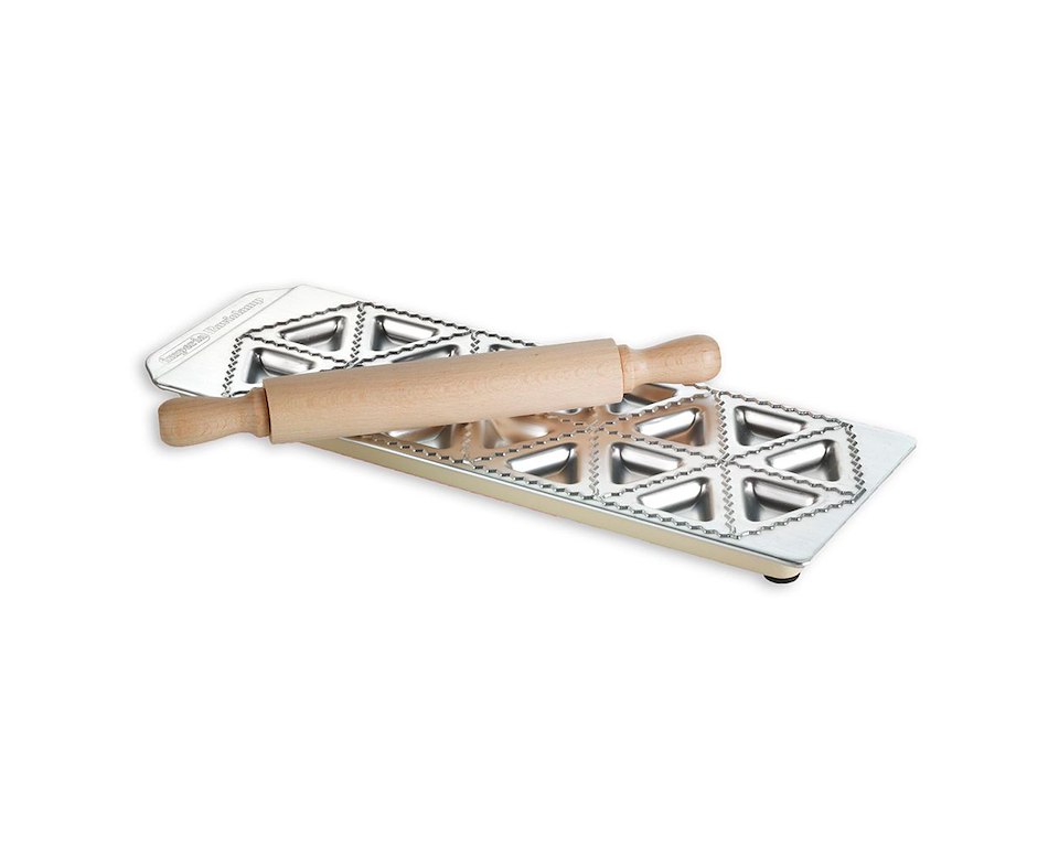 13. Set za trouglaste raviole – Tortellini – kalup za raviole, za 18 komada raviola + drvena oklagija – IMPERIA, Cena: 2.676 din.