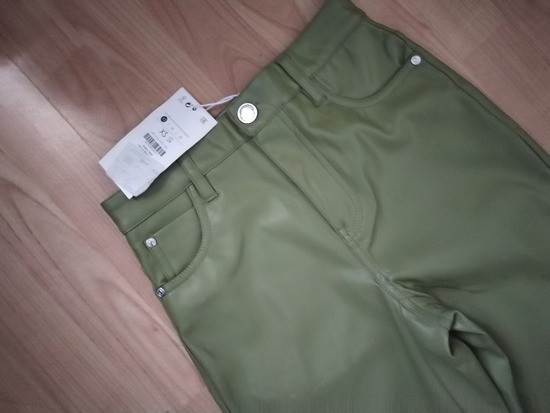 Bershka pantalone, novo sa etiketom