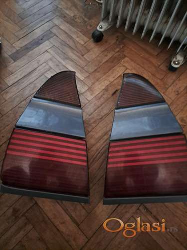 Citroen XM 2.0 1991. Zadnja signalizaciju, leva I desna. Cena po kom. 3000 din.