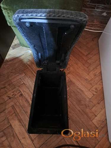 Naslon za ruku sa kutijom. Citroen XM. 2.0, 1991. Cena: 1000 dinara