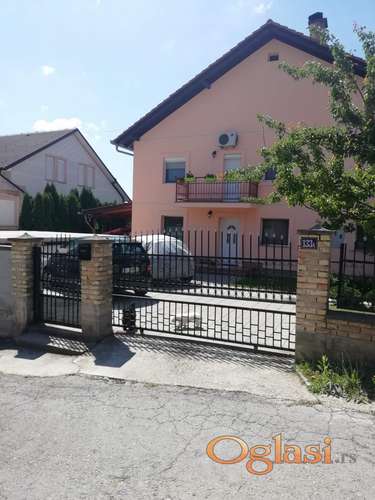 Novija porodična kuća u Sremskoj Kamenici - Popovica