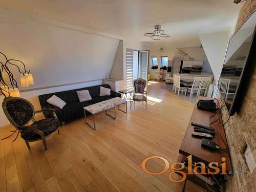 Stari Grad, Obilićev venac, Maršala Birjuzova, prostran i namešten stan u srcu Beograda! ID#24552