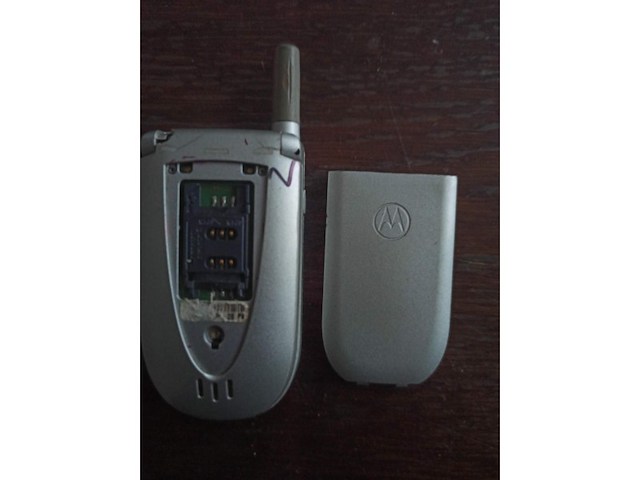 motorola v66 telefon kolekcionarski primerak sa slika