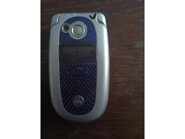 motorola v525 telefon kolekcionarski primerak sa slika
