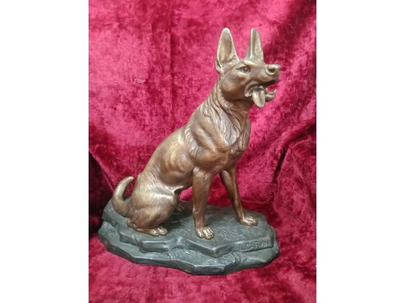 Figura nemačkog ovčara L. Carvin